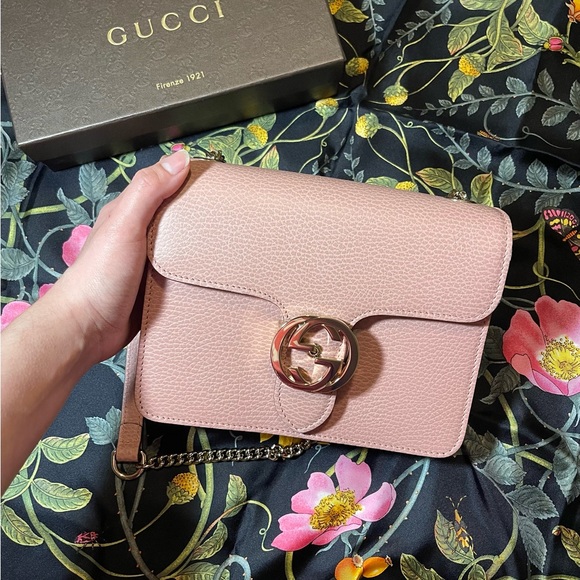 Gucci | Bags | Gucci Gg Interlocking Pebbled Leather Crossbody Bag ...